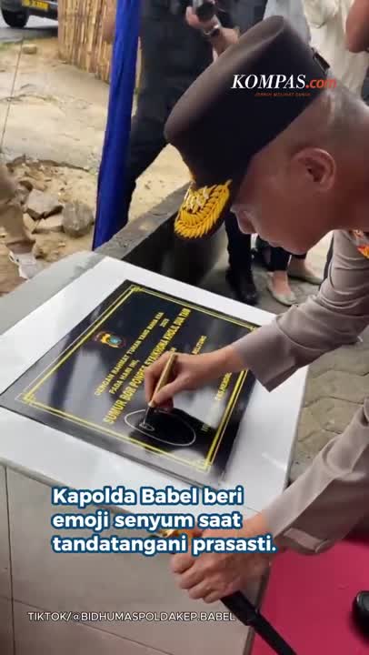 Kapolda Babel Tandatangani Prasasti Pakai Emoji Senyum, Apa Artinya?