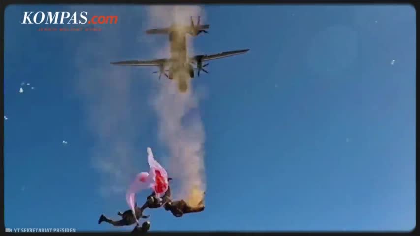 Video: Aksi "Victory Jump" Penerjun TNI Meriahkan HUT Ke-80 RI ...