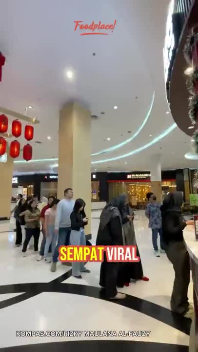 STROLLING AROUND BLOK M