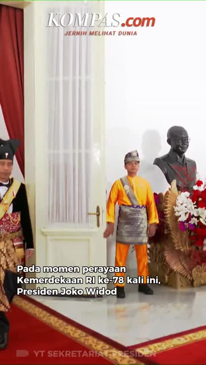 Momen Presiden Jokowi Kenakan Baju Raja Pakubuwono Surakarta #Shorts